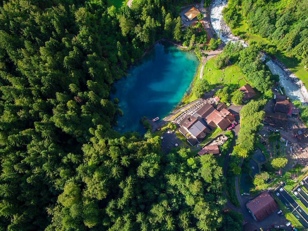 The Blausee – one of Switzerland’s loveliest mountain lakes - Blausee AG
